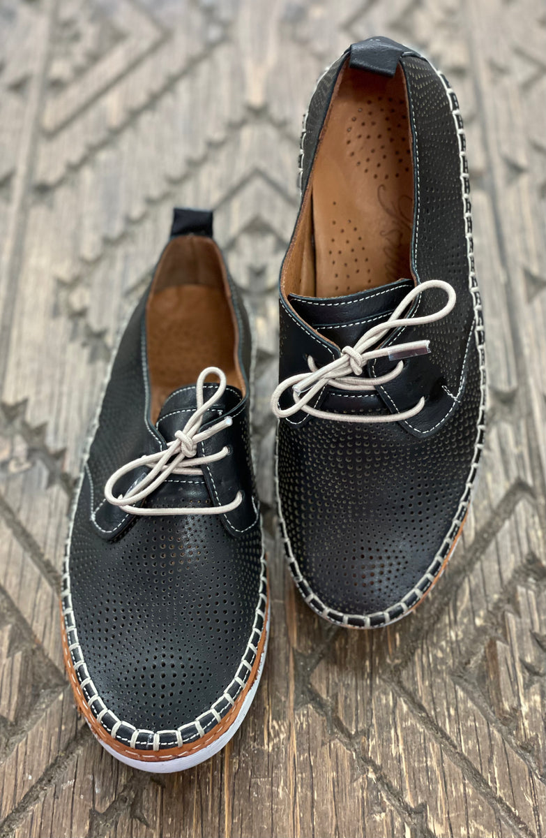 Fabuler Lyon Black Lace Up – Bossi Boots