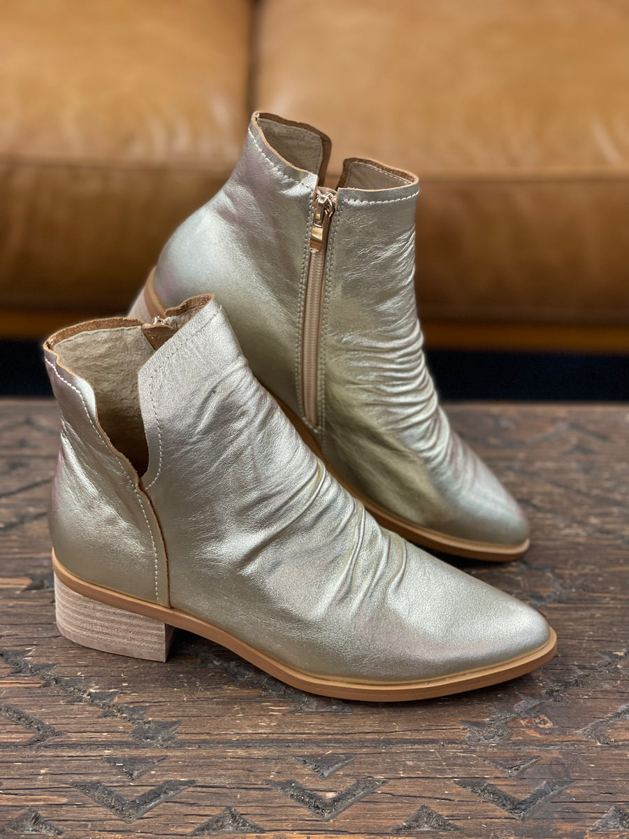 Isabella Beck Gold Boot – Bossi Boots
